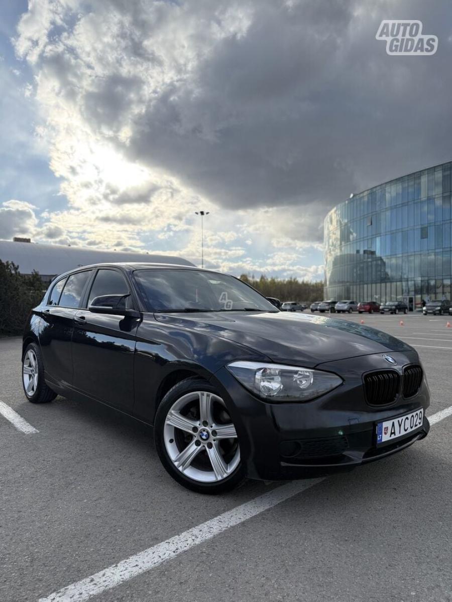 Black BMW 120 2013 in Siauliai, with an engine capacity of 2.00 L and mileage of 163 thousand km for 3999 €, photo 1 on AUTOMOTO.COM.LV