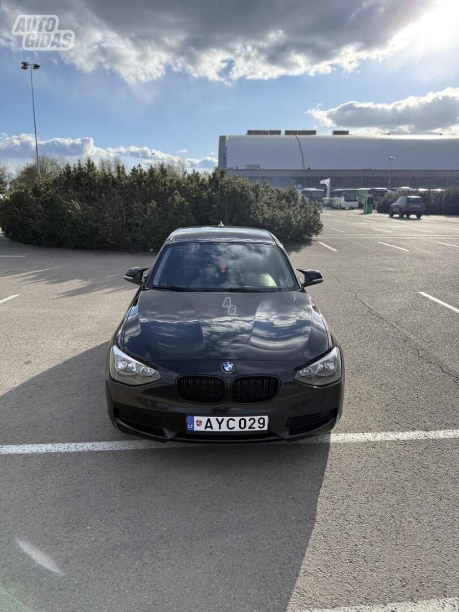 Black BMW 120 2013 in Siauliai, with an engine capacity of 2.00 L and mileage of 163 thousand km for 3999 €, photo 4 on AUTOMOTO.COM.LV