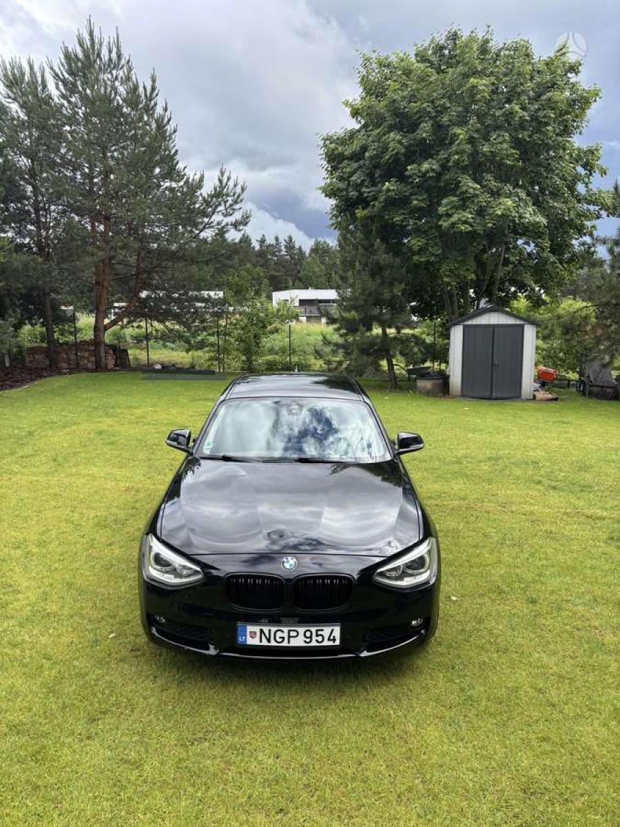 Black BMW 120 2013 in Kaunas, with an engine capacity of 2.00 L and mileage of 254 thousand km for 6700 €, photo 4 on AUTOMOTO.COM.LV