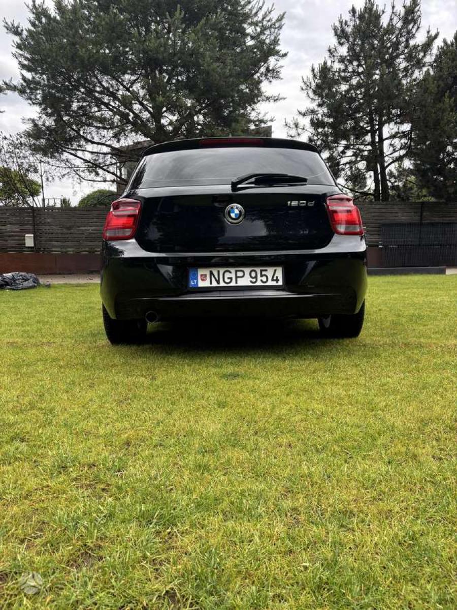 Black BMW 120 2013 in Kaunas, with an engine capacity of 2.00 L and mileage of 254 thousand km for 6700 €, photo 6 on AUTOMOTO.COM.LV
