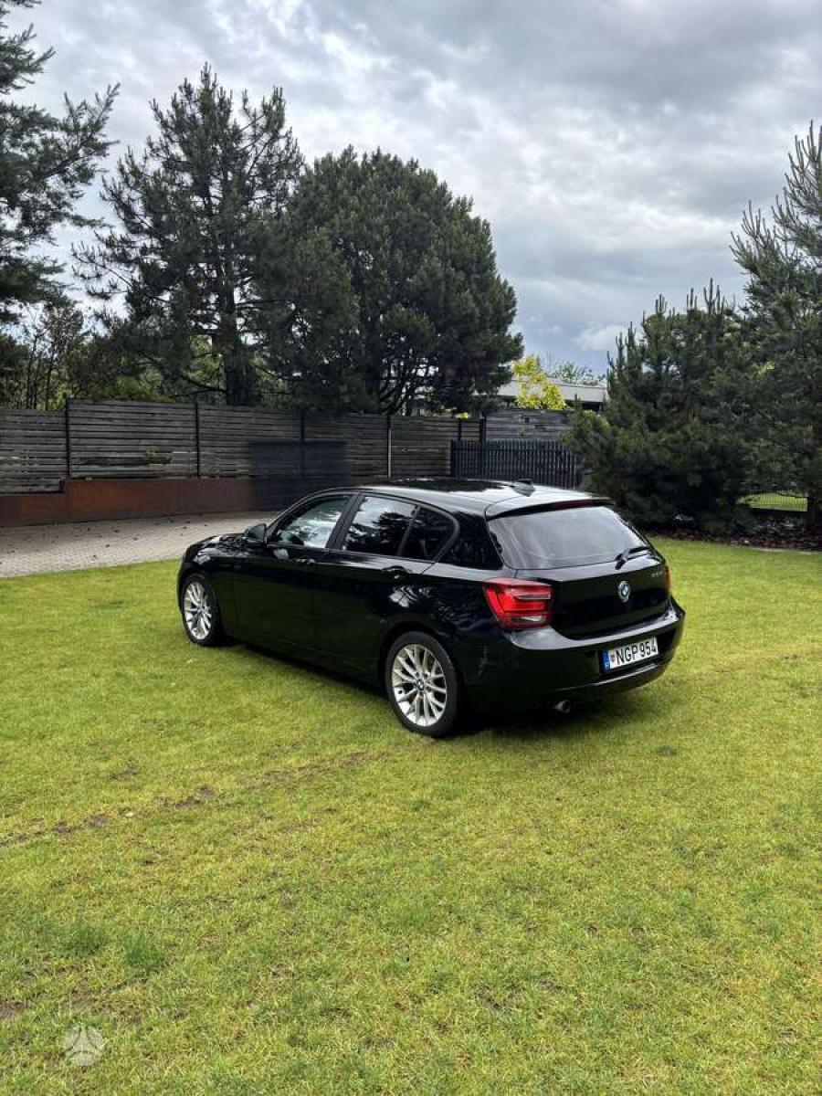 Black BMW 120 2013 in Kaunas, with an engine capacity of 2.00 L and mileage of 254 thousand km for 6700 €, photo 12 on AUTOMOTO.COM.LV