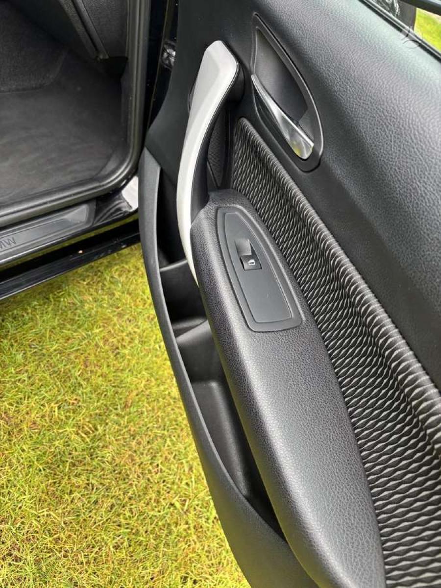 Black BMW 120 2013 in Kaunas, with an engine capacity of 2.00 L and mileage of 254 thousand km for 6700 €, photo 27 on AUTOMOTO.COM.LV
