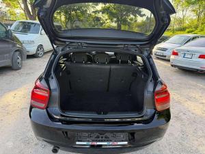 Melns BMW 120 2013 Šauļi, ar dzinēja tilpumu 2.00 L un nobraukumu 284 tūkst. km par 4850 €, foto 13 vietnē AUTOMOTO.COM.LV