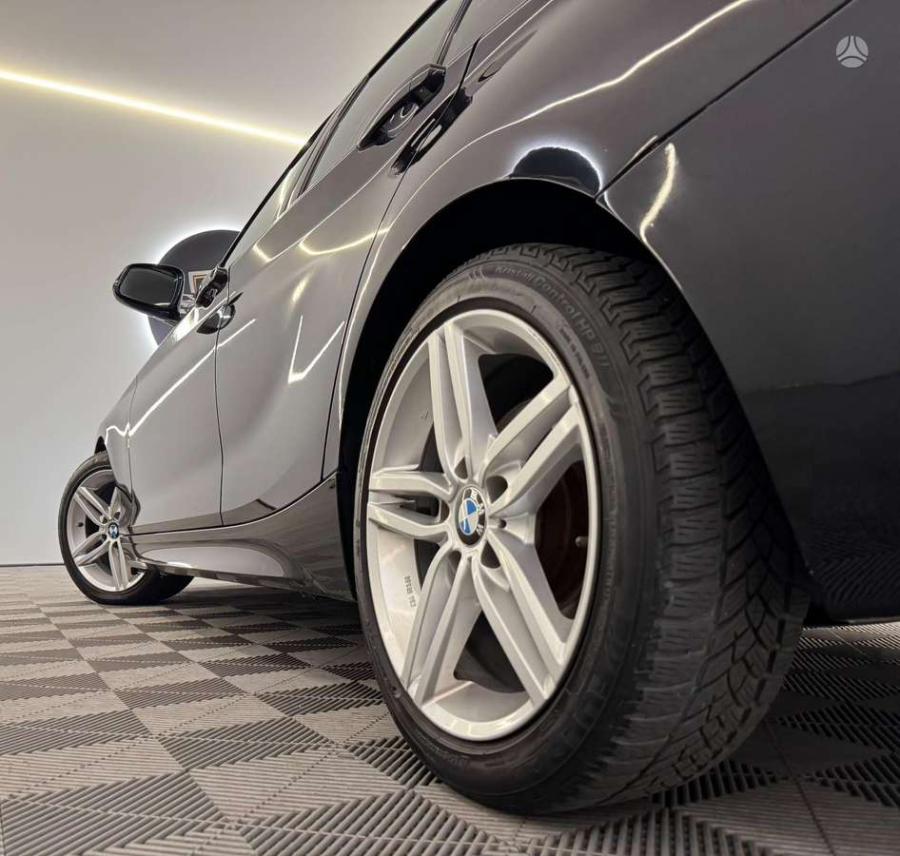 Melns BMW 120 2013 Marijampole, ar dzinēja tilpumu 2.00 L un nobraukumu 277 tūkst. km par 7950 €, foto 23 vietnē AUTOMOTO.COM.LV