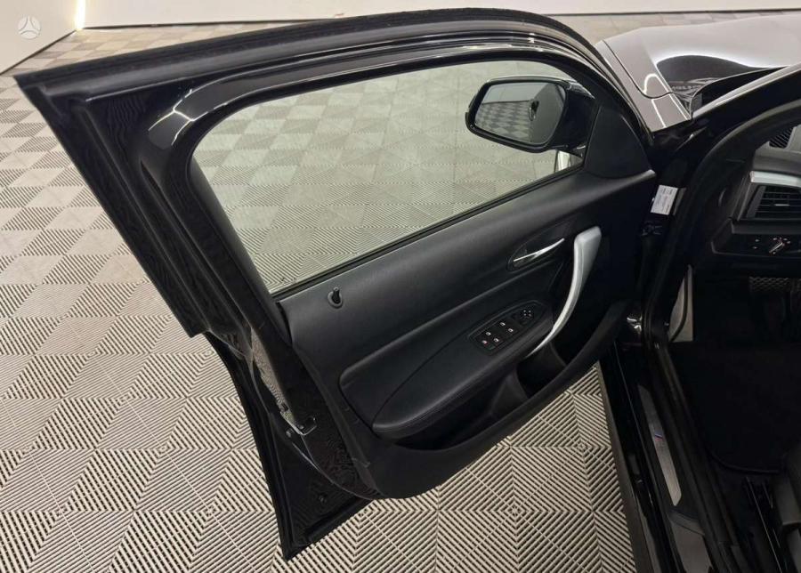 Melns BMW 120 2013 Marijampole, ar dzinēja tilpumu 2.00 L un nobraukumu 277 tūkst. km par 7950 €, foto 29 vietnē AUTOMOTO.COM.LV