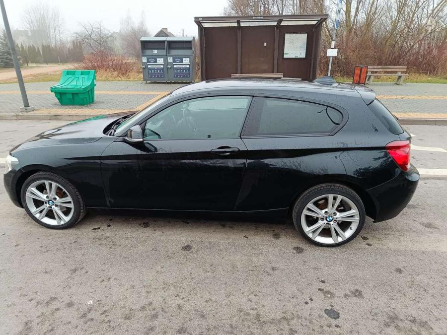 Black BMW 120 2014 in Kaunas, with an engine capacity of 2.00 L and mileage of 179 thousand km for 3150 €, photo 8 on AUTOMOTO.COM.LV