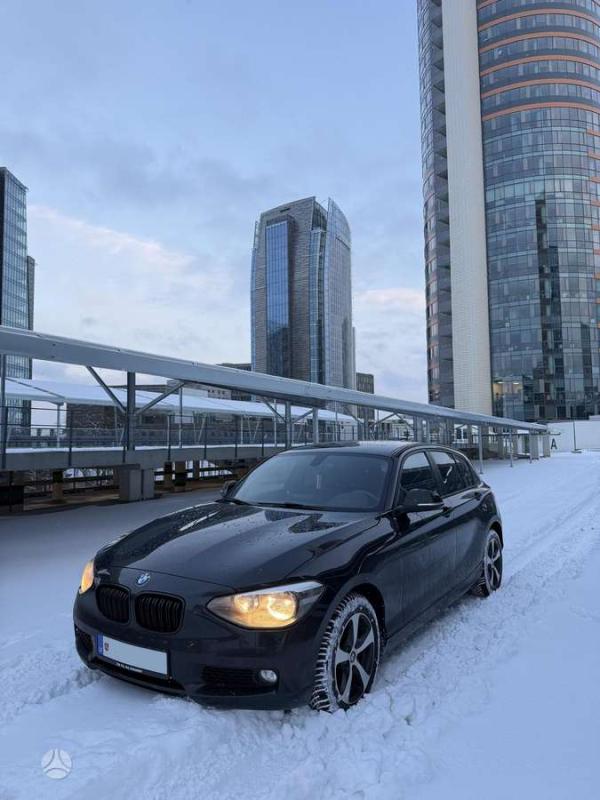 Black BMW 120 2014 in Vilnius, with an engine capacity of 2.00 L and mileage of 231 thousand km for 10500 €, photo 4 on AUTOMOTO.COM.LV