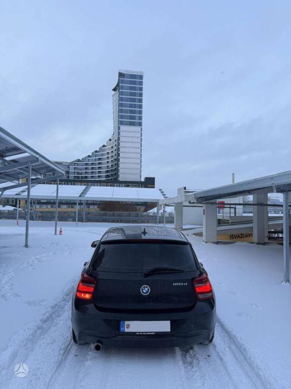 Black BMW 120 2014 in Vilnius, with an engine capacity of 2.00 L and mileage of 231 thousand km for 10500 €, photo 6 on AUTOMOTO.COM.LV