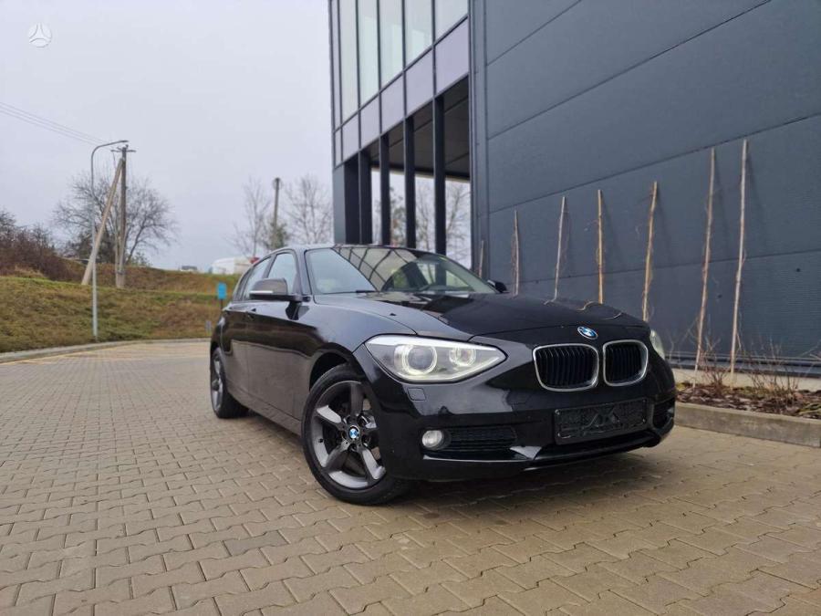 Black BMW 120 2014 in Vilnius, with an engine capacity of 2.00 L and mileage of 212 thousand km for 6190 €, photo 3 on AUTOMOTO.COM.LV