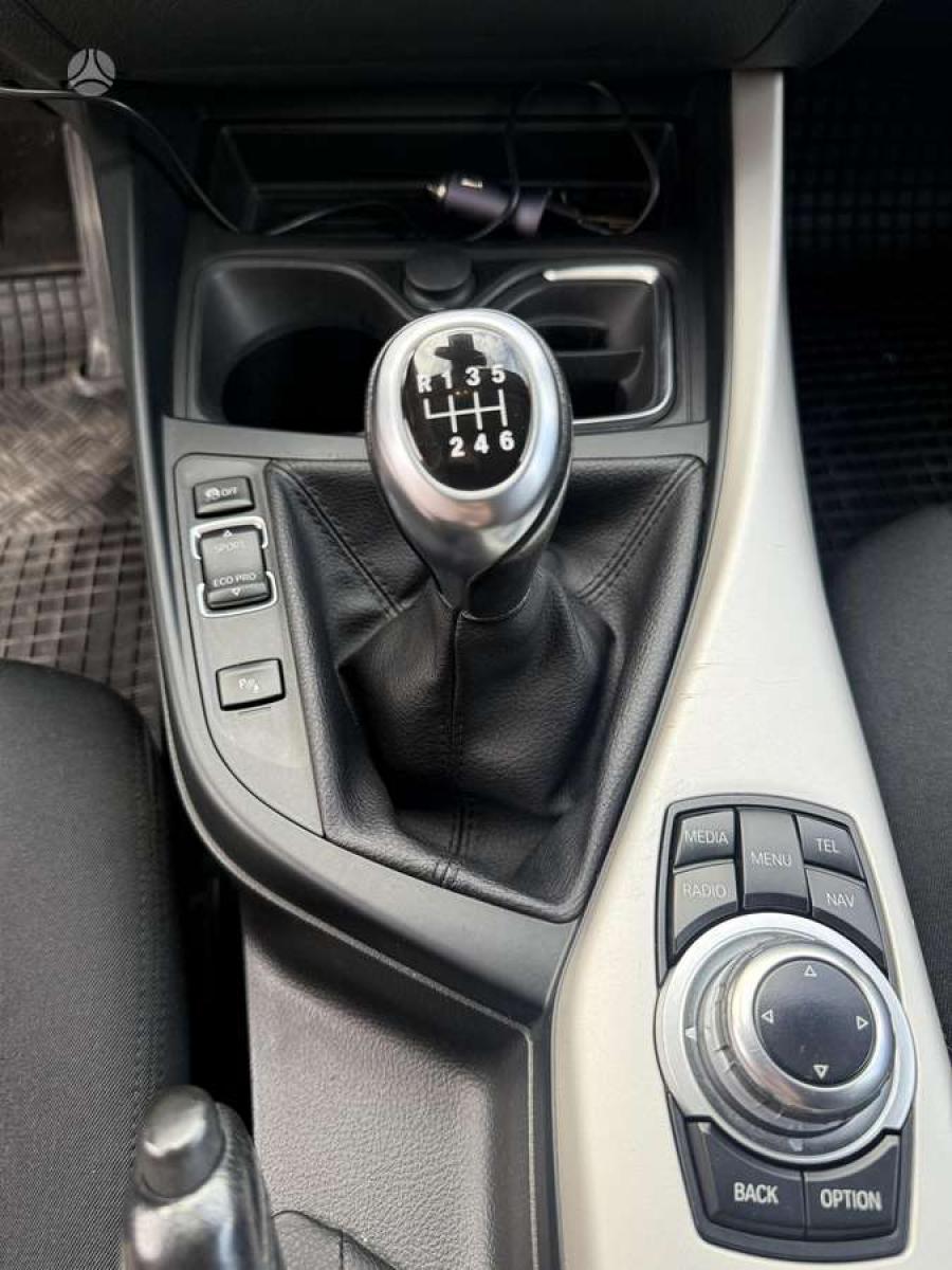 Black BMW 120 2014 in Kaunas, with an engine capacity of 2.00 L and mileage of 176 thousand km for 7300 €, photo 21 on AUTOMOTO.COM.LV
