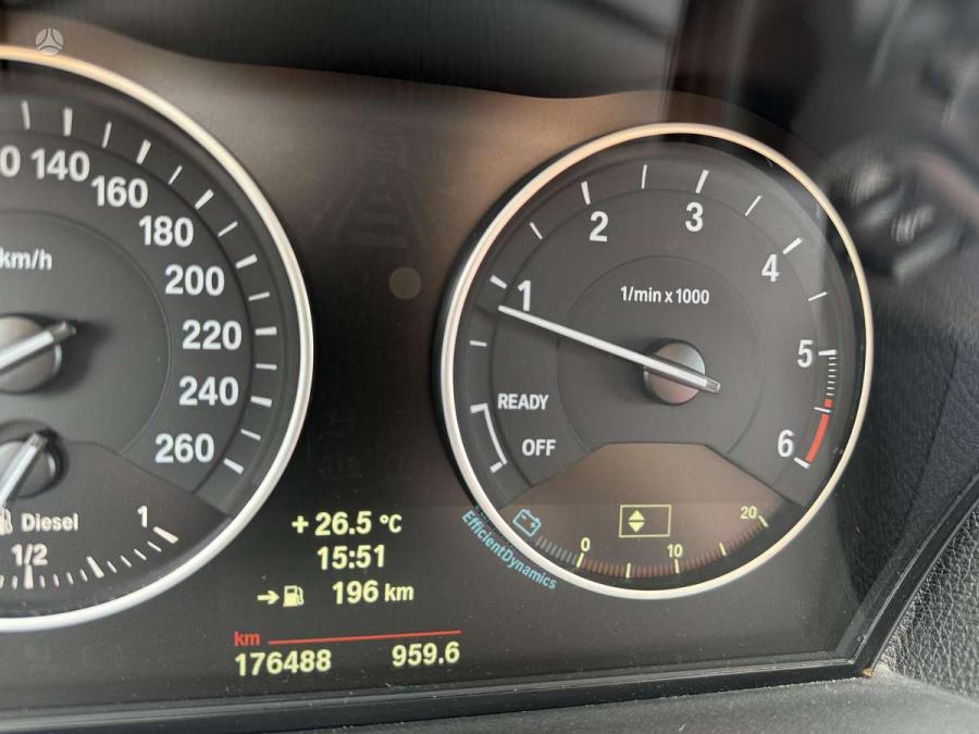Black BMW 120 2014 in Kaunas, with an engine capacity of 2.00 L and mileage of 176 thousand km for 7300 €, photo 29 on AUTOMOTO.COM.LV