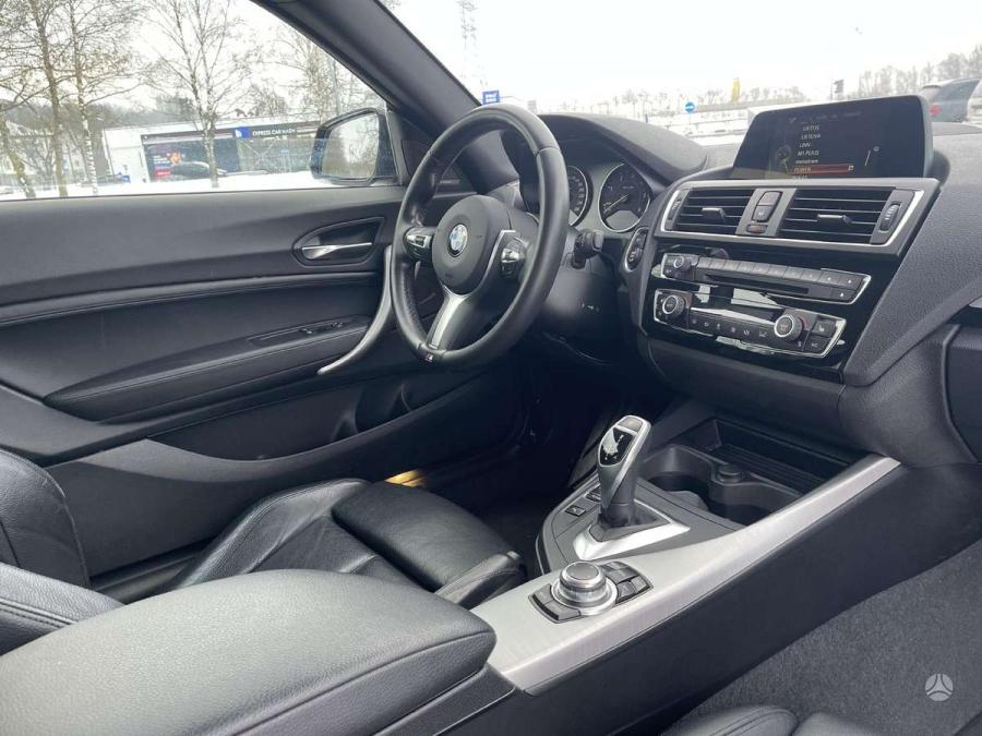 Black BMW 120 2016 in Kaunas, with an engine capacity of 2.00 L and mileage of 290 thousand km for 8450 €, photo 12 on AUTOMOTO.COM.LV
