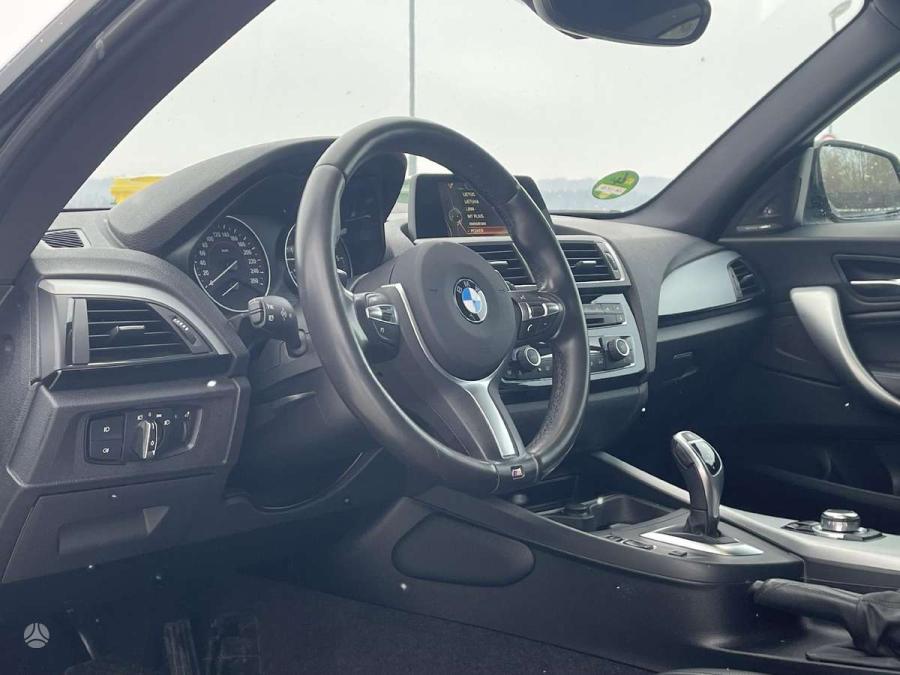 Black BMW 120 2016 in Kaunas, with an engine capacity of 2.00 L and mileage of 290 thousand km for 8450 €, photo 11 on AUTOMOTO.COM.LV