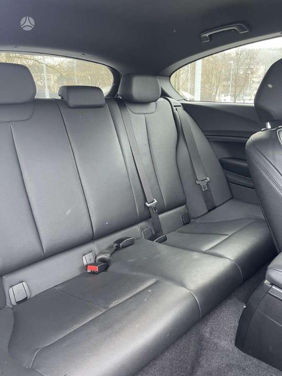 Black BMW 120 2016 in Kaunas, with an engine capacity of 2.00 L and mileage of 290 thousand km for 8450 €, photo 16 on AUTOMOTO.COM.LV