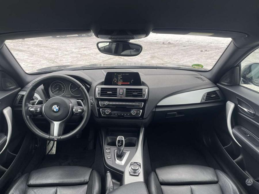 Black BMW 120 2016 in Kaunas, with an engine capacity of 2.00 L and mileage of 290 thousand km for 8450 €, photo 18 on AUTOMOTO.COM.LV