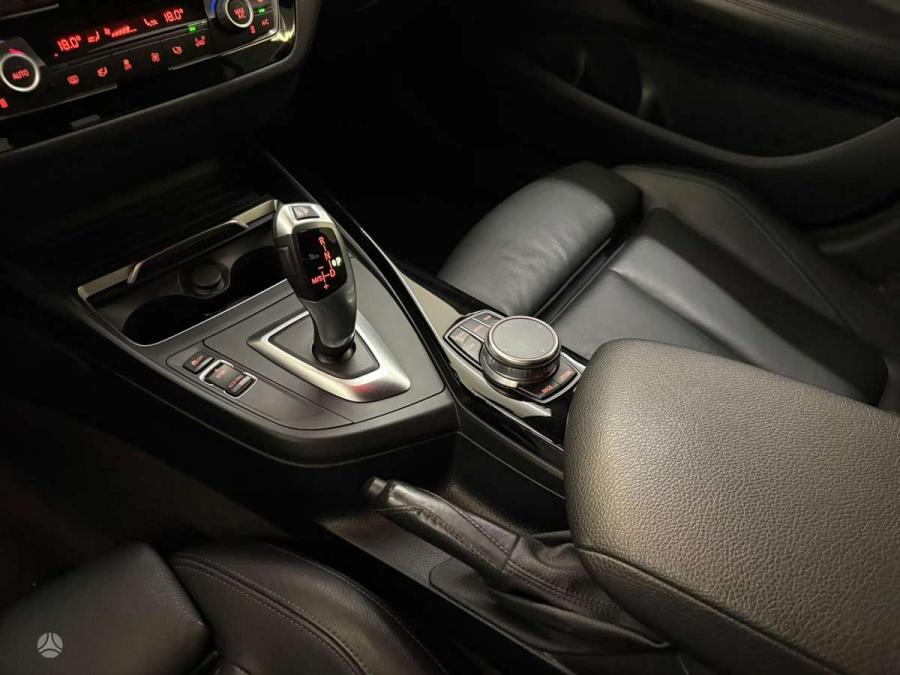 Black BMW 120 2018 in Marijampole, with an engine capacity of 2.00 L and mileage of 154 thousand km for 14950 €, photo 4 on AUTOMOTO.COM.LV