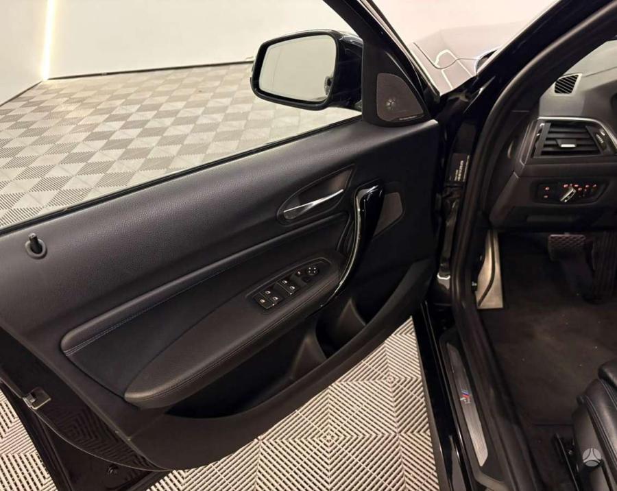 Black BMW 120 2018 in Marijampole, with an engine capacity of 2.00 L and mileage of 154 thousand km for 14950 €, photo 23 on AUTOMOTO.COM.LV