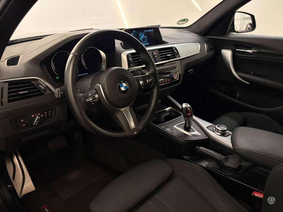 Melns BMW 120 2019 Marijampole, ar dzinēja tilpumu 2.00 L un nobraukumu 194 tūkst. km par 12999 €, foto 3 vietnē AUTOMOTO.COM.LV