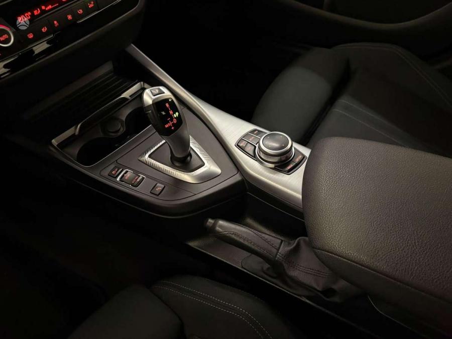 Melns BMW 120 2019 Marijampole, ar dzinēja tilpumu 2.00 L un nobraukumu 194 tūkst. km par 12999 €, foto 4 vietnē AUTOMOTO.COM.LV