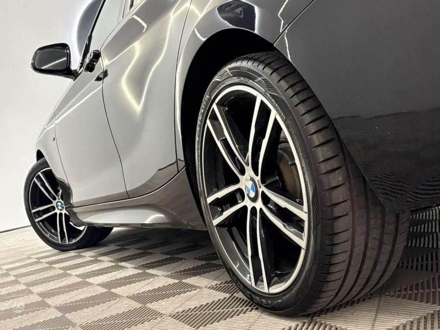 Melns BMW 120 2019 Marijampole, ar dzinēja tilpumu 2.00 L un nobraukumu 194 tūkst. km par 12999 €, foto 25 vietnē AUTOMOTO.COM.LV