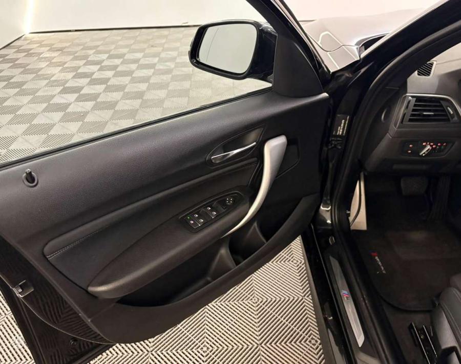 Melns BMW 120 2019 Marijampole, ar dzinēja tilpumu 2.00 L un nobraukumu 194 tūkst. km par 12999 €, foto 29 vietnē AUTOMOTO.COM.LV