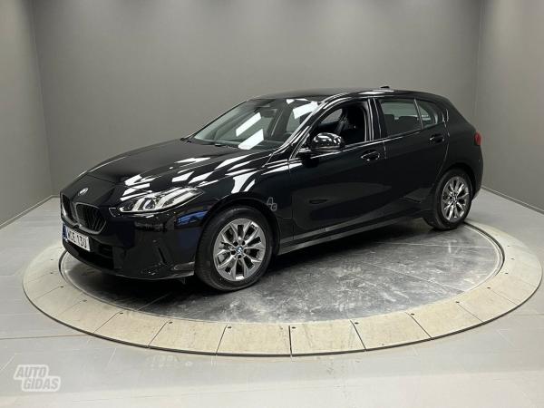 Melns BMW 120 2025 Kauņa, ar dzinēja tilpumu 0.00 L un nobraukumu 14 tūkst. km par 33739 €, foto 1 vietnē AUTOMOTO.COM.LV