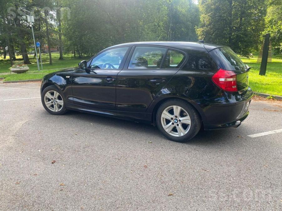Black BMW 120 2010 in Riga, with an engine capacity of 2.00 L and mileage of 302 thousand km for 2500 €, photo 3 on AUTOMOTO.COM.LV