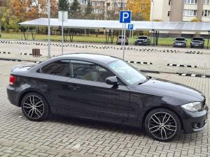 Black BMW 120 2011 in Vilnius, with an engine capacity of 2.00 L and mileage of 320 thousand km for 4500 €, photo 3 on AUTOMOTO.COM.LV
