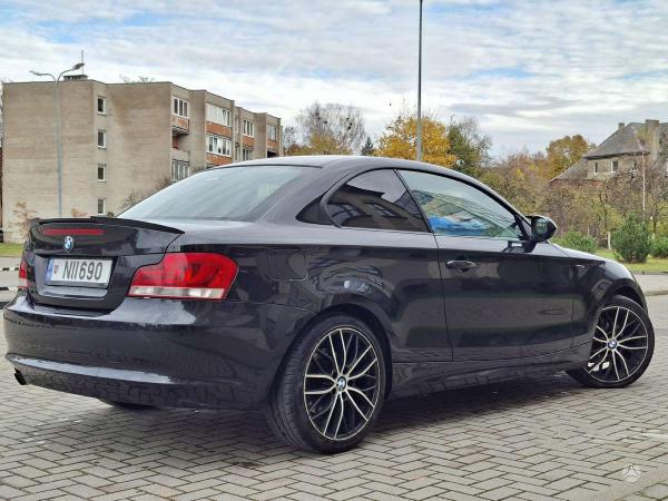 Melns BMW 120 2011 Viļņa, ar dzinēja tilpumu 2.00 L un nobraukumu 320 tūkst. km par 4500 €, foto 4 vietnē AUTOMOTO.COM.LV