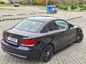 Black BMW 120 2011 in Vilnius, with an engine capacity of 2.00 L and mileage of 320 thousand km for 4500 €, photo 5 on AUTOMOTO.COM.LV