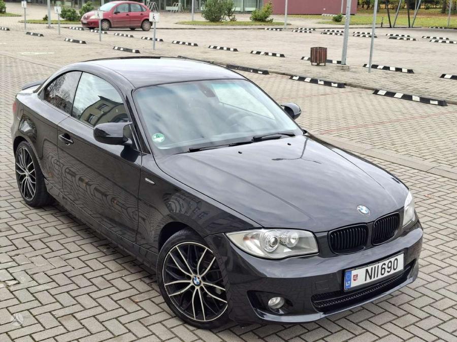 Black BMW 120 2011 in Vilnius, with an engine capacity of 2.00 L and mileage of 320 thousand km for 4500 €, photo 12 on AUTOMOTO.COM.LV