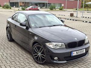 Black BMW 120 2011 in Vilnius, with an engine capacity of 2.00 L and mileage of 320 thousand km for 4500 €, photo 13 on AUTOMOTO.COM.LV