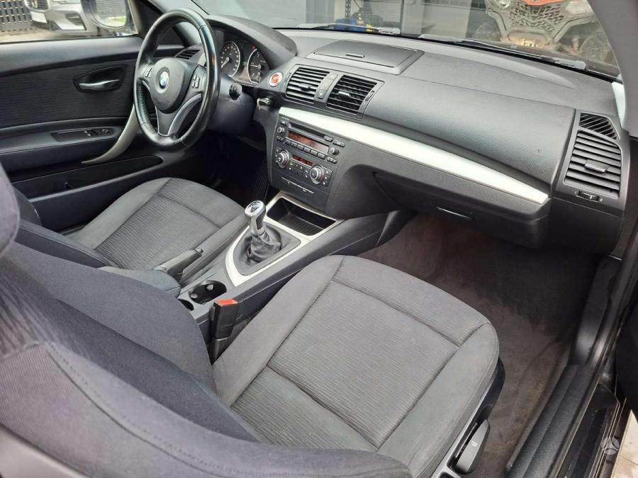Black BMW 120 2011 in Vilnius, with an engine capacity of 2.00 L and mileage of 320 thousand km for 4500 €, photo 18 on AUTOMOTO.COM.LV