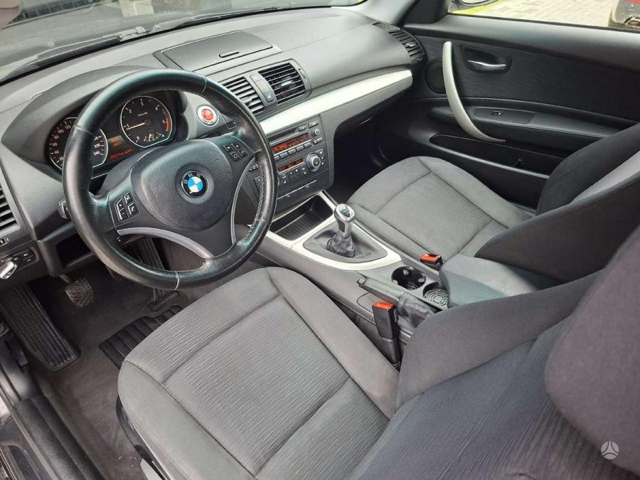 Black BMW 120 2011 in Vilnius, with an engine capacity of 2.00 L and mileage of 320 thousand km for 4500 €, photo 22 on AUTOMOTO.COM.LV