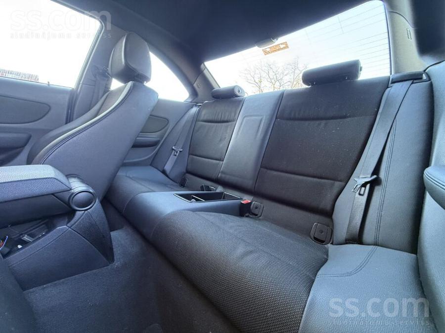 Blue BMW 120 2009 in Riga, with an engine capacity of 2.00 L and mileage of 295 thousand km for 7300 €, photo 18 on AUTOMOTO.COM.LV