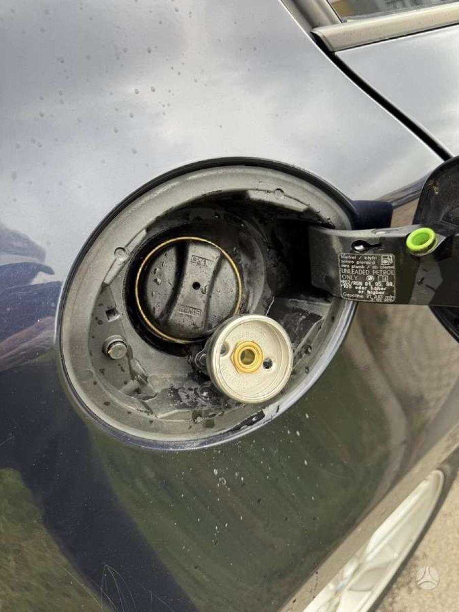 Zils BMW 120 2006 Viļņa, ar dzinēja tilpumu 2.00 L un nobraukumu 248 tūkst. km par 2200 €, foto 23 vietnē AUTOMOTO.COM.LV