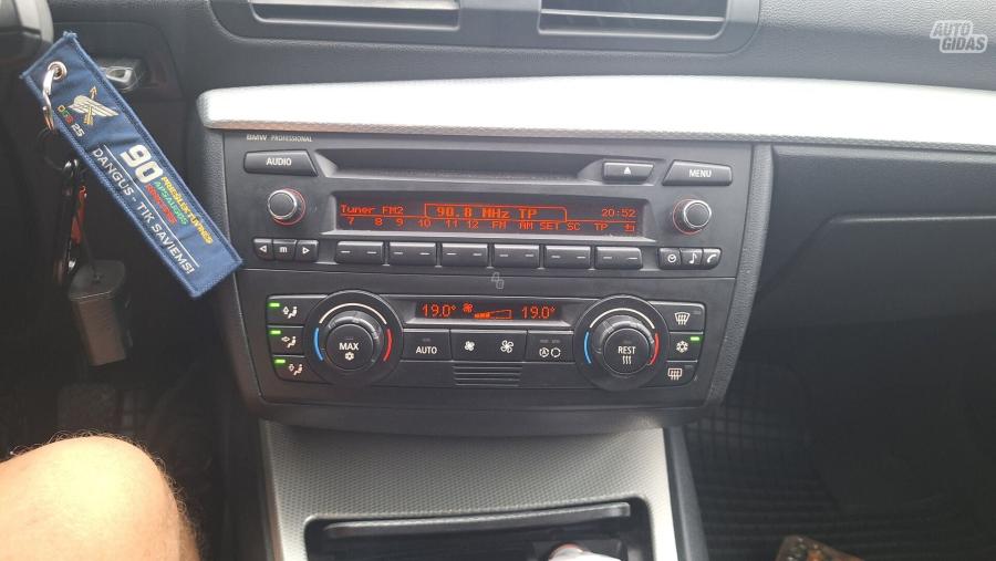Zils BMW 120 2006 Panevēža, ar dzinēja tilpumu 2.00 L un nobraukumu 303 tūkst. km par 3200 €, foto 19 vietnē AUTOMOTO.COM.LV