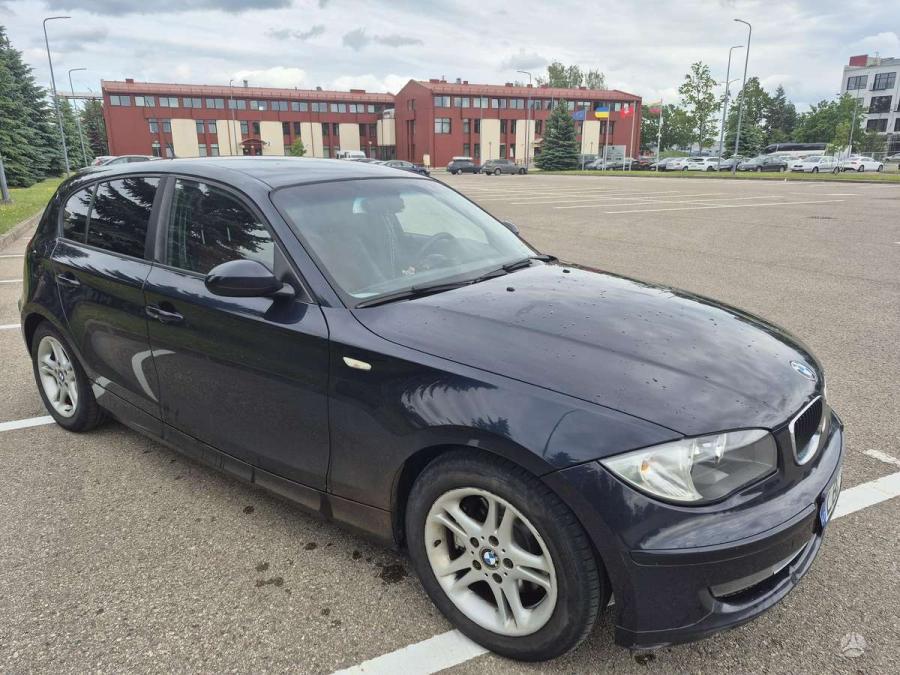 Blue BMW 120 2007 in Kaunas, with an engine capacity of 2.00 L and mileage of 404 thousand km for 2900 €, photo 1 on AUTOMOTO.COM.LV