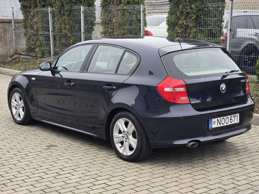Blue BMW 120 2009 in Klaipeda, with an engine capacity of 2.00 L and mileage of 235 thousand km for 4950 €, photo 2 on AUTOMOTO.COM.LV