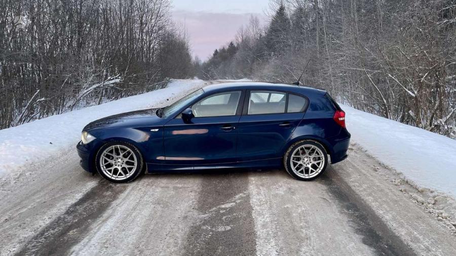 Blue BMW 120 2010 in Utena, with an engine capacity of 2.00 L and mileage of 357 thousand km for 3200 €, photo 11 on AUTOMOTO.COM.LV