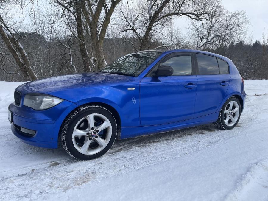 Blue BMW 120 2010 in Ariogala, with an engine capacity of 2.00 L and mileage of 214 thousand km for 1550 €, photo 3 on AUTOMOTO.COM.LV