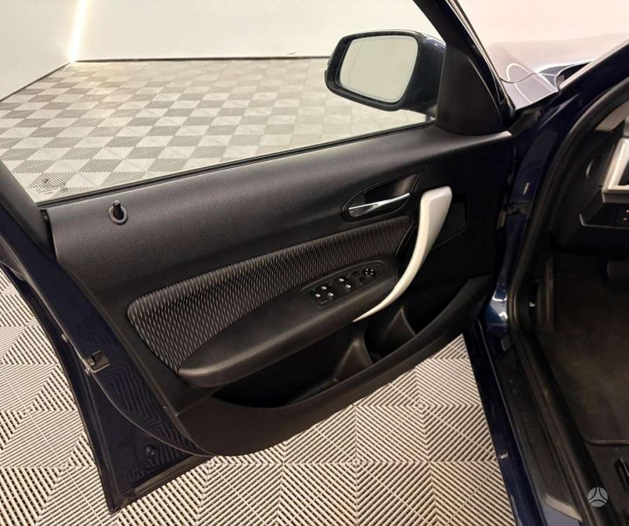 Blue BMW 120 2012 in Marijampole, with an engine capacity of 2.00 L and mileage of 215 thousand km for 6999 €, photo 8 on AUTOMOTO.COM.LV