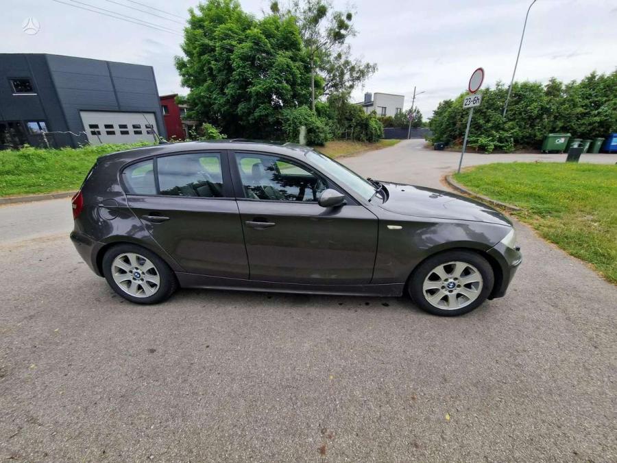 Brown BMW 120 2005 in Kaunas, with an engine capacity of 2.00 L and mileage of 230 thousand km for 3400 €, photo 3 on AUTOMOTO.COM.LV