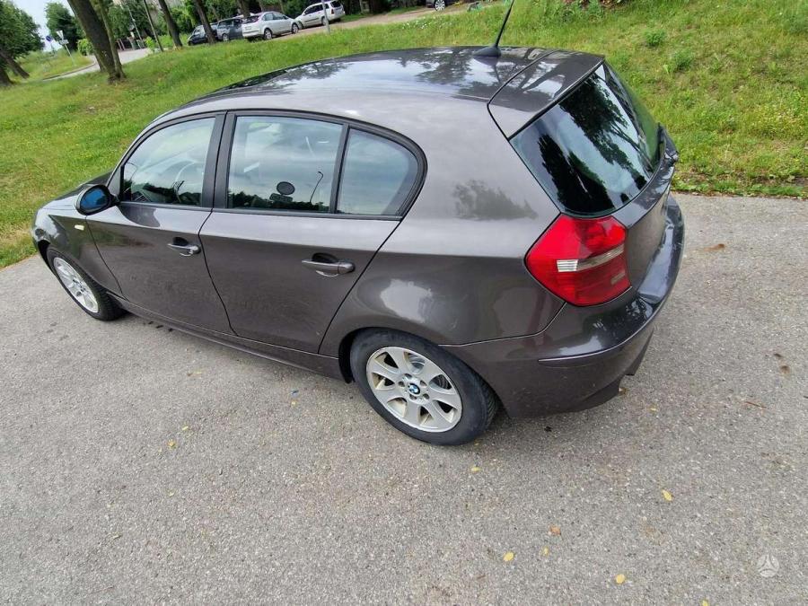 Brown BMW 120 2005 in Kaunas, with an engine capacity of 2.00 L and mileage of 230 thousand km for 3400 €, photo 8 on AUTOMOTO.COM.LV
