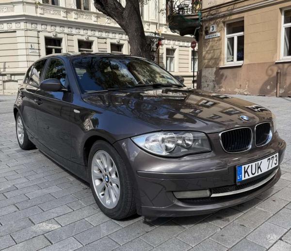 BMW 120 2007 in Vilnius on AUTOMOTO.COM.LV Brown BMW 120 2007 in Vilnius, with an engine capacity of 2.00 L and mileage of 291 thousand km for 2890 €, photo 1 on AUTOMOTO.COM.LV
