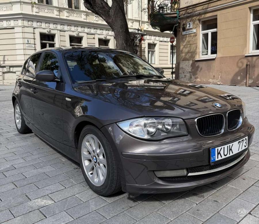 Brown BMW 120 2007 in Vilnius, with an engine capacity of 2.00 L and mileage of 291 thousand km for 2890 €, photo 1 on AUTOMOTO.COM.LV