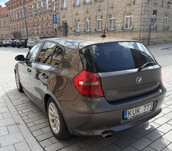 BMW 120 2007 in Vilnius on AUTOMOTO.COM.LV Brown BMW 120 2007 in Vilnius, with an engine capacity of 2.00 L and mileage of 291 thousand km for 2890 €, photo 7 on AUTOMOTO.COM.LV
