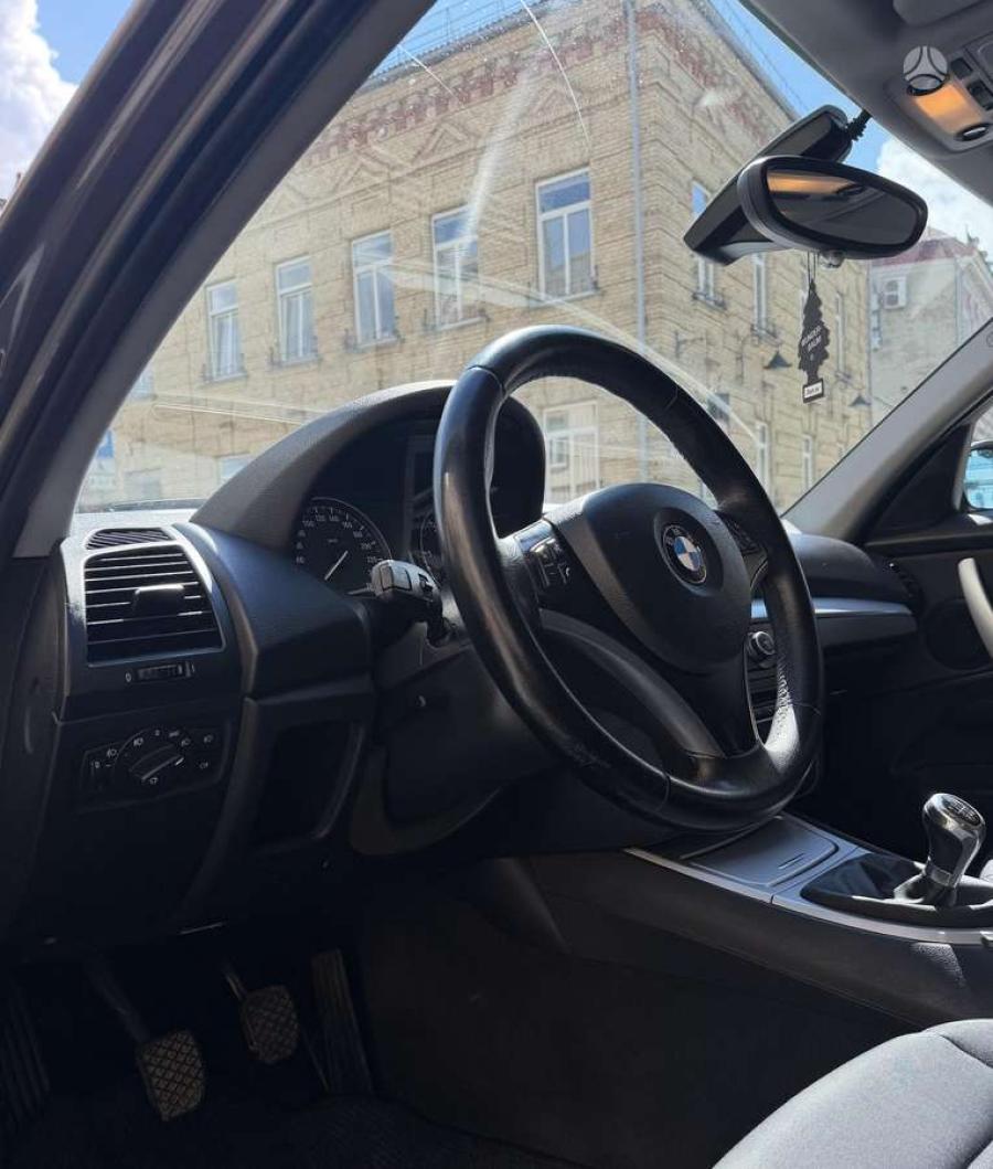 Brown BMW 120 2007 in Vilnius, with an engine capacity of 2.00 L and mileage of 291 thousand km for 2890 €, photo 11 on AUTOMOTO.COM.LV