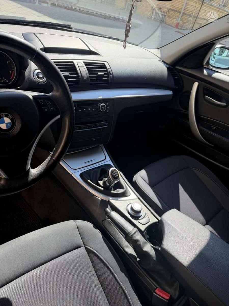 Brown BMW 120 2007 in Vilnius, with an engine capacity of 2.00 L and mileage of 291 thousand km for 2890 €, photo 12 on AUTOMOTO.COM.LV