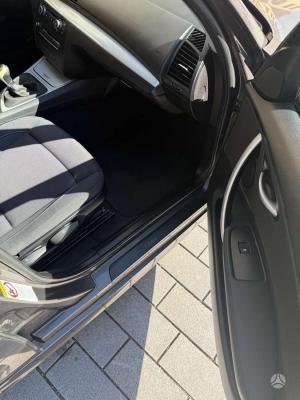 Brown BMW 120 2007 in Vilnius, with an engine capacity of 2.00 L and mileage of 291 thousand km for 2890 €, photo 20 on AUTOMOTO.COM.LV